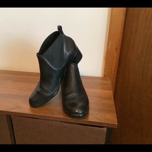 Munro | Shoes | Munro American Black Bootie | Poshmark